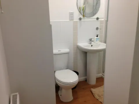Double With Shared Bathroom Sleeps 1-2 Located 5 Minutes From Heathrow - Hayes