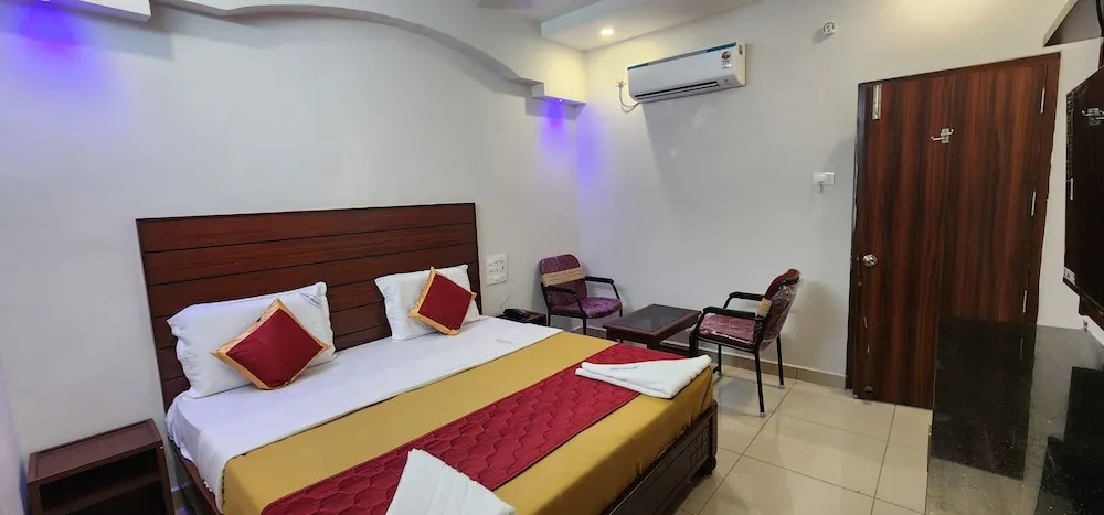 Hotel Dvr Grand - Guntur