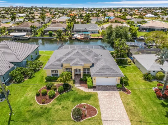 Heated Pool And Direct Gulf Access With Kayaks - Charming Oasis - Cape Coral, FL