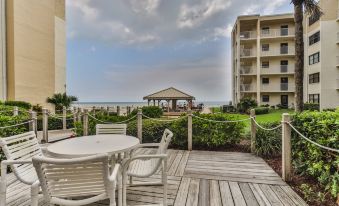 Ocean Front Deck and Heated Pool - Stunning Coastal Getaway, New Smyrna ...