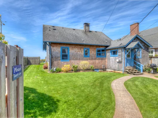 Charming Historic Boathouse With Ocean Views - Inviting Coastal Retreat - Cannon Beach, OR