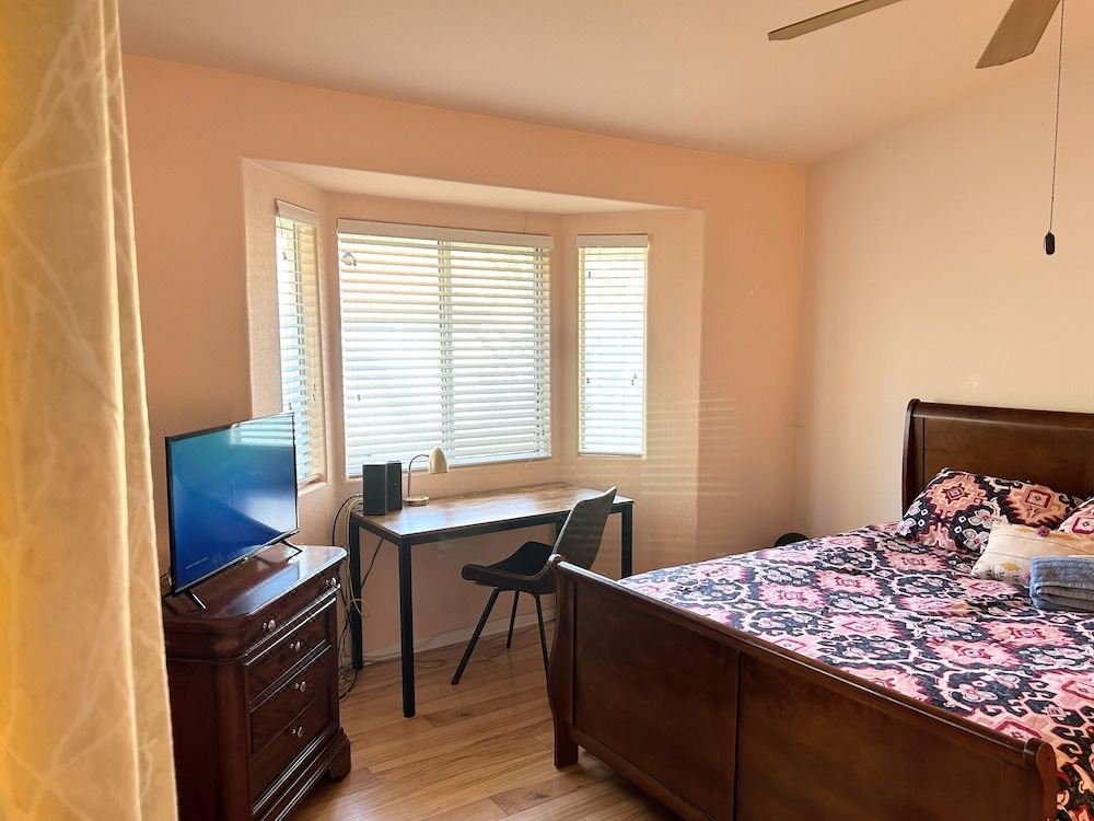 Private Bedroom In Cozy House Near Wine Country - 헤멧