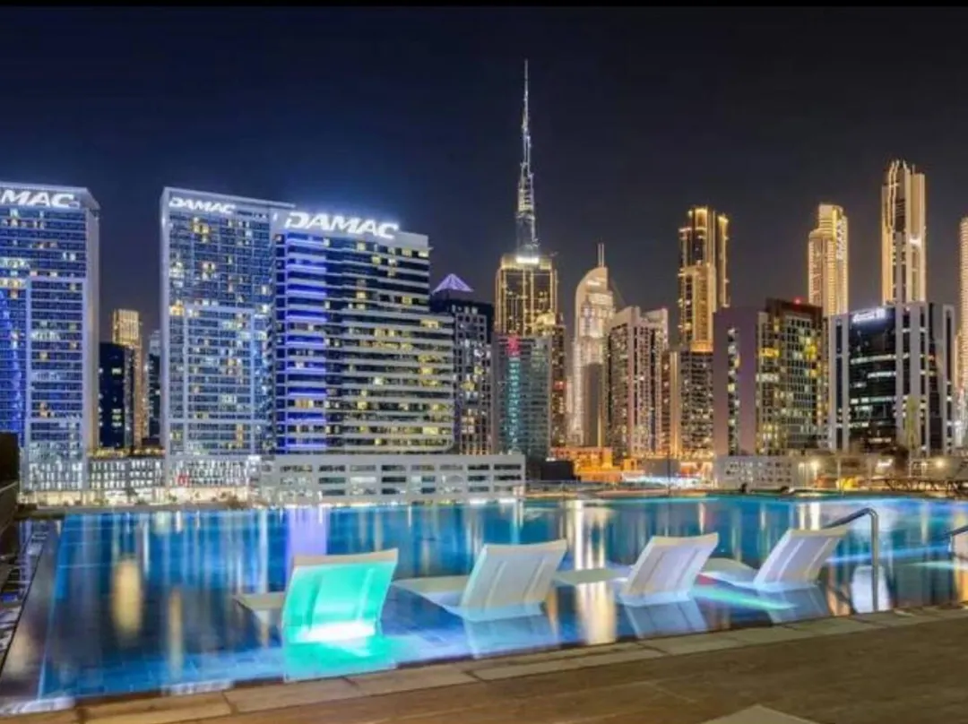 Spacious 1bedroom, Burj Views, Infinity Pool & Jacuzzi - Dubai
