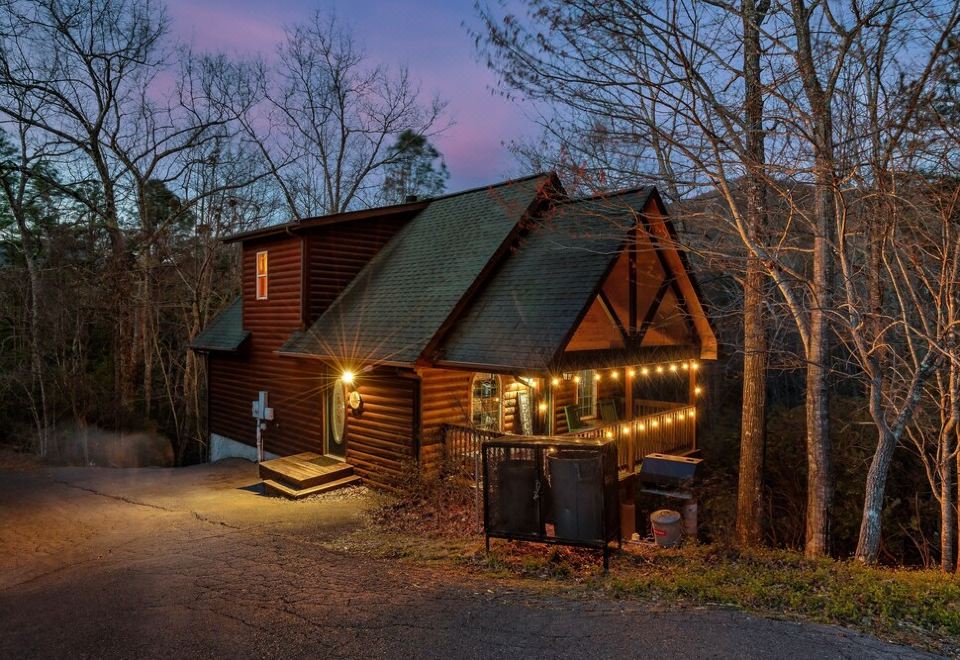 Pet Friendly! Pools, Hot Tub, 70 Inch TV, Arcade, Gatlinburg - Harga ...