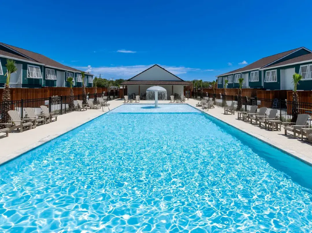 Community Pool And Washer Dryer Facilities - Spacious Coastal Haven - Rockport, TX