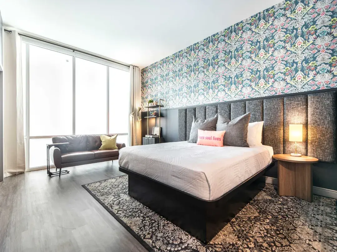 Radiant Escape With Stunning Windows - Charming Urban Retreat - Macon, GA