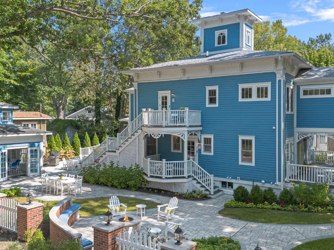 Charming Outdoor Oasis With Fire Pit And Modern Comforts - Unique Retreat - New Buffalo, MI