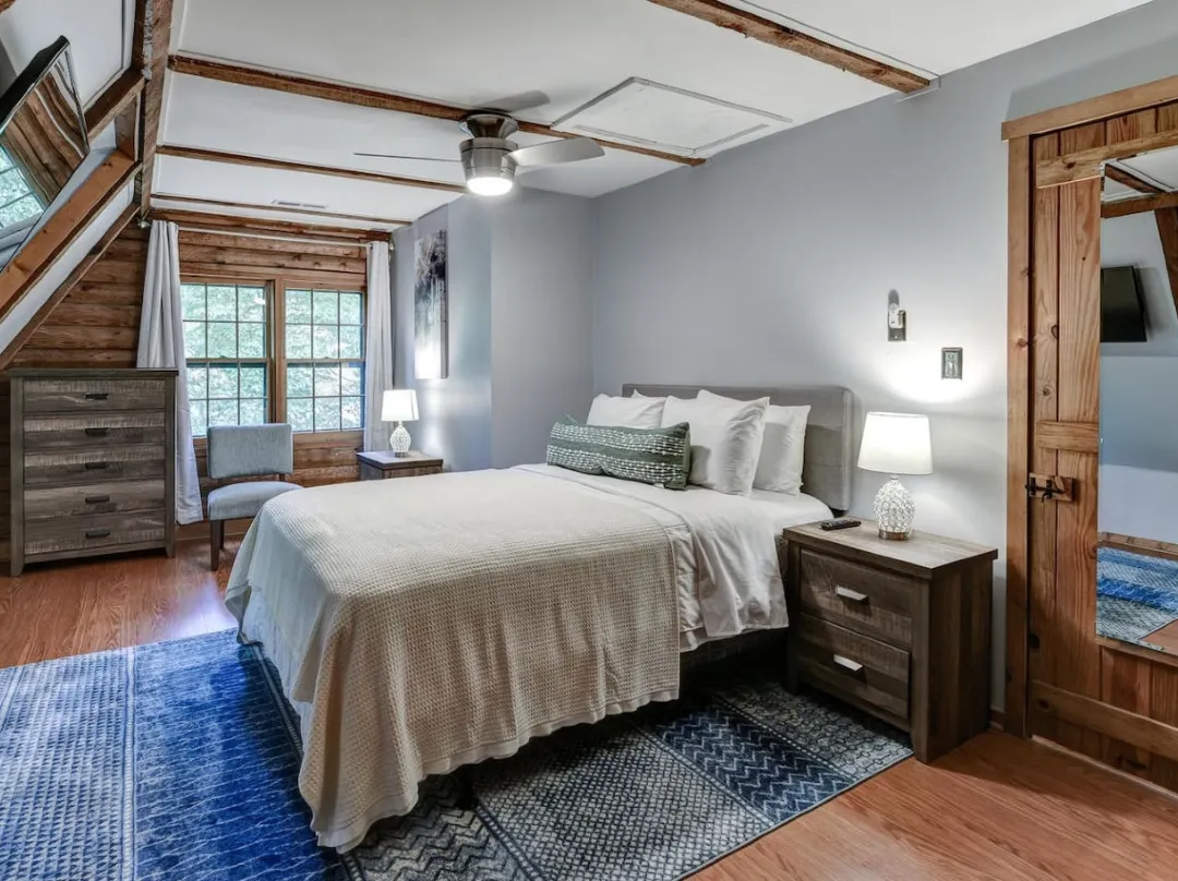 Fire Pit And Cozy Atmosphere - Charming Cabin Escape - Sierra Nevada