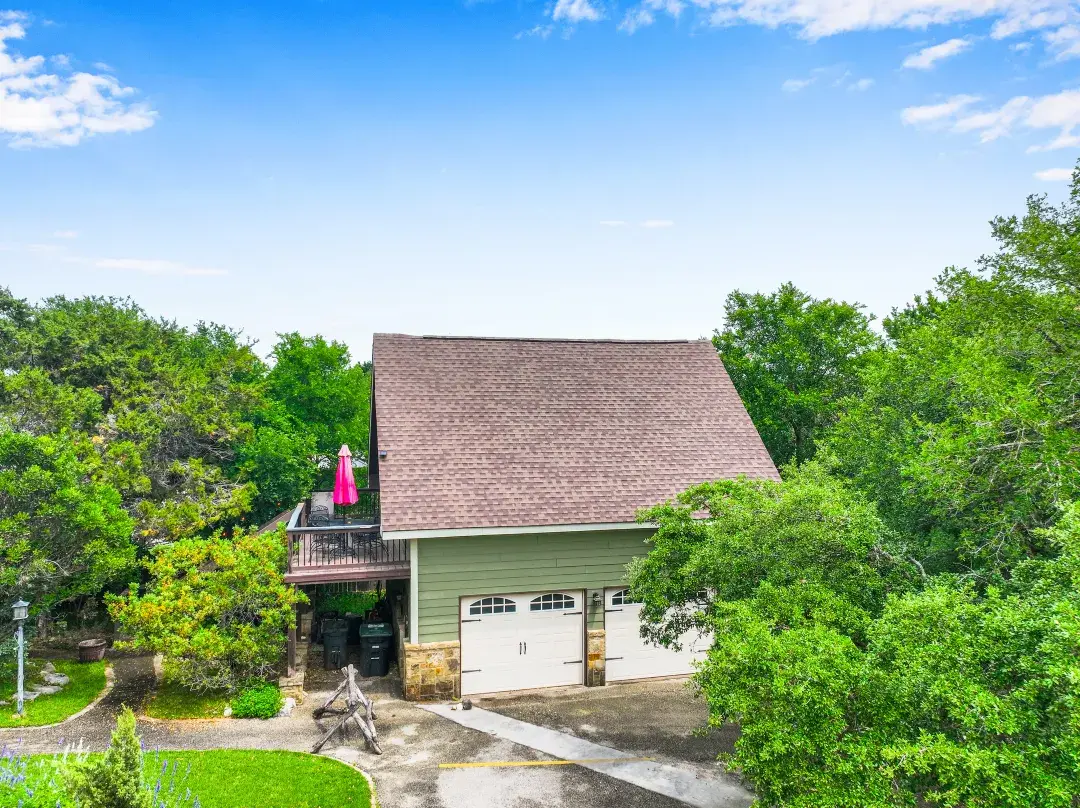 Scenic Cliffside Views And Inviting Hot Tub - Charming Retreat - New Braunfels, TX