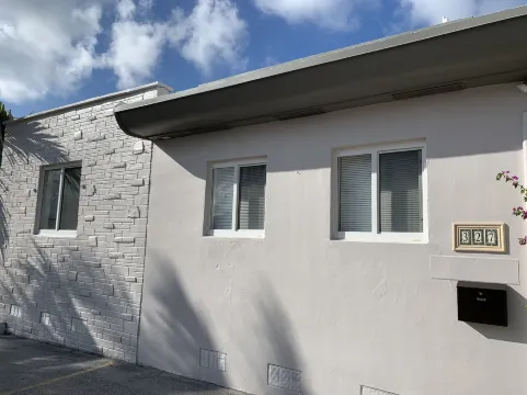 Tiana Beach Inn - Hallandale Beach, FL