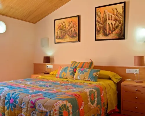 Hoteles baratos en Santa Coloma de Farnés – Mejores ofertas 2026 | Trip.com