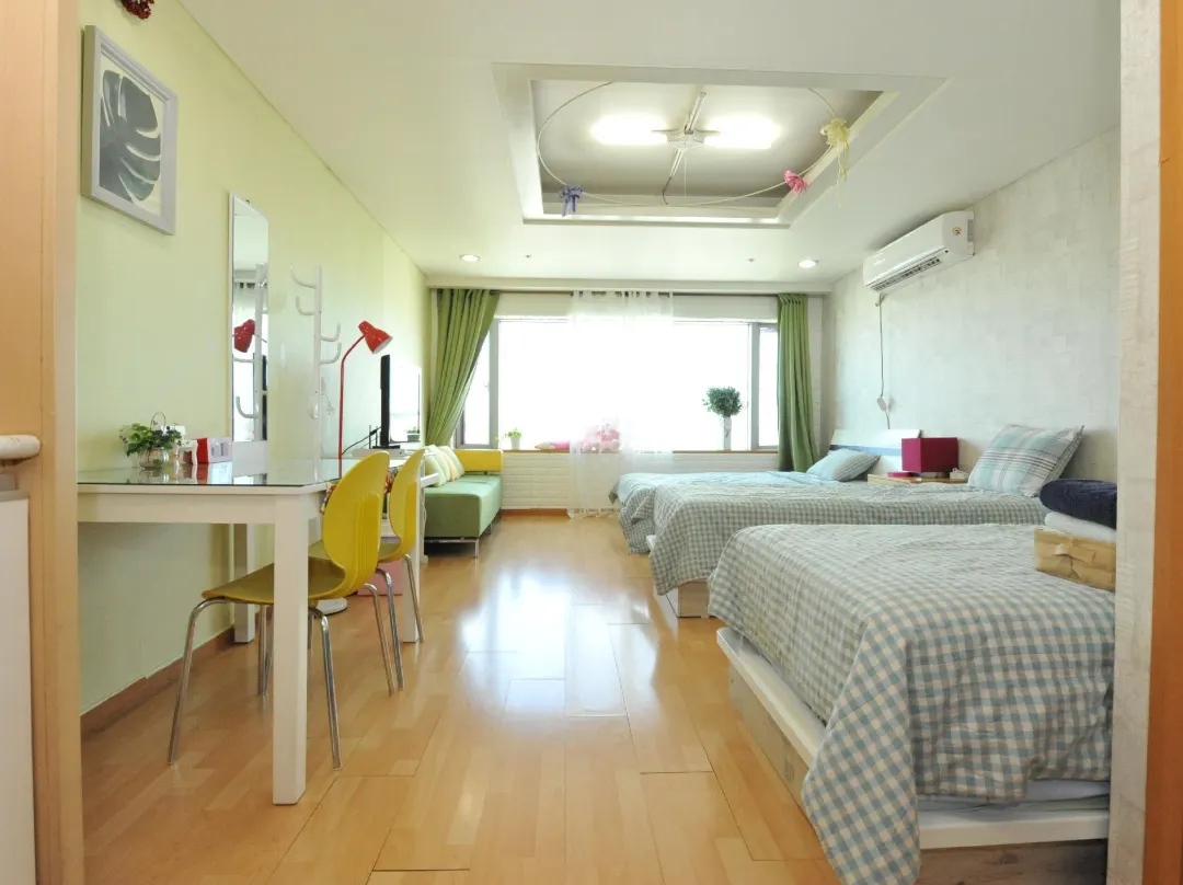 Hongdae Guesthouse 1min From Hongik Uni Station Exit #1 - Seoul