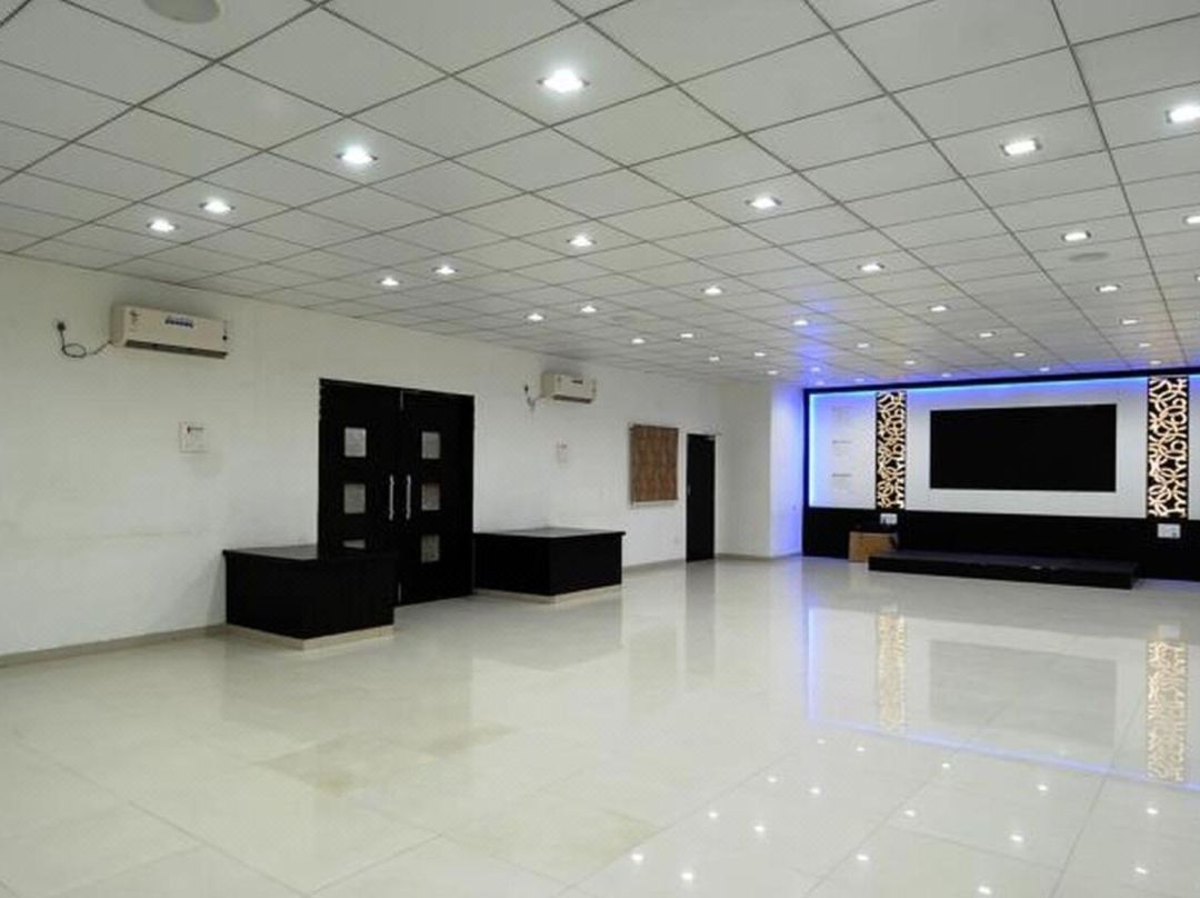 Hotel Skylawn - Surat