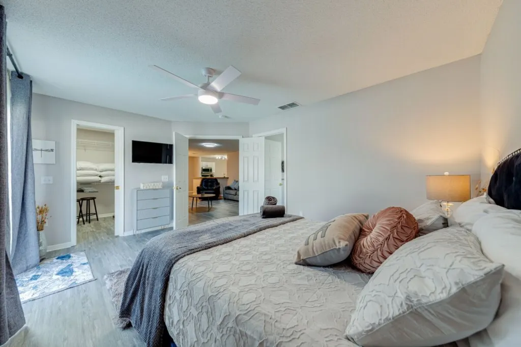 Tranquil Retreat - Private Pool, Spa, Modern Design - Davenport, FL