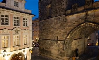 Charles Bridge flat I Soundproof I Beautifully furnished I LIFT in ...