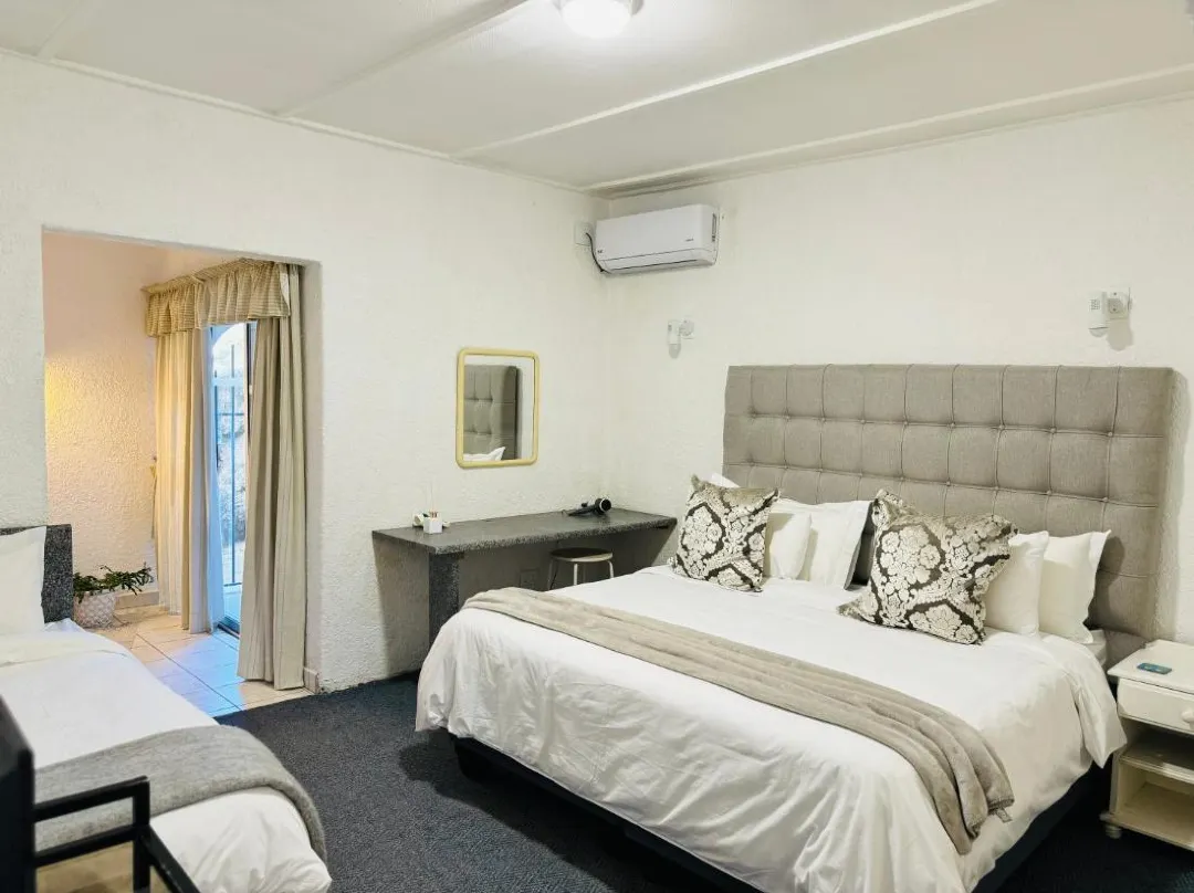 Busa House - Triple Room - White River