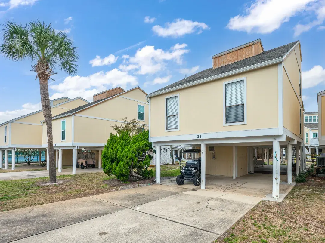 New Renovations And Close To White Sand Beaches - Charming Coastal Oasis - Destin, FL