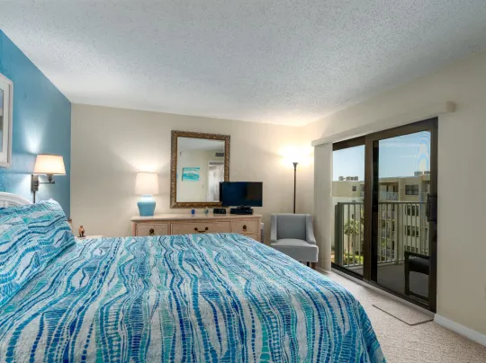 Top Floor Comfort With Balcony And Modern Amenities - Spectacular Ocean View - New Smyrna Beach, FL