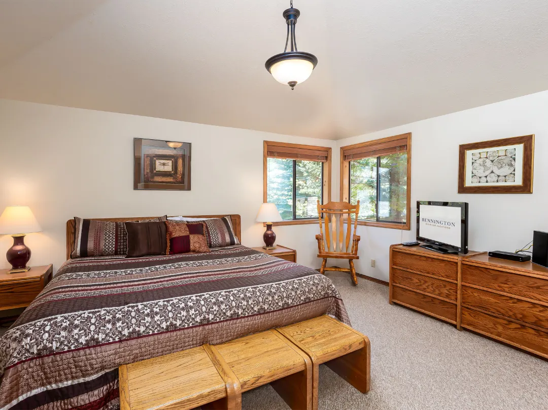 Private Hot Tub And Spacious Deck - Charming Escape - Sunriver, OR