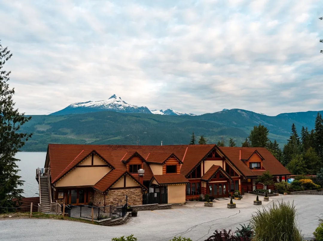 Halcyon Hot Springs Resort - Banff National Park