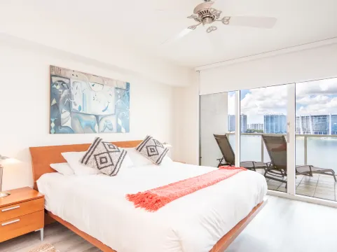 Marina Bay 1008 - Sunny Isles Beach, FL