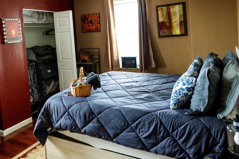Modern Designed Dtwn Condo With A 99 Percent Walk Score - Atlanta, GA