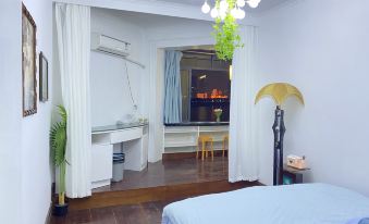 Lianying Guixiang Apartment (Linjiang Avenue)(莲影归乡公寓(临江大道分店)), Wuhan ...