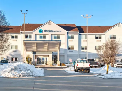 Clarion Pointe Mattoon Near University - Charleston, IL