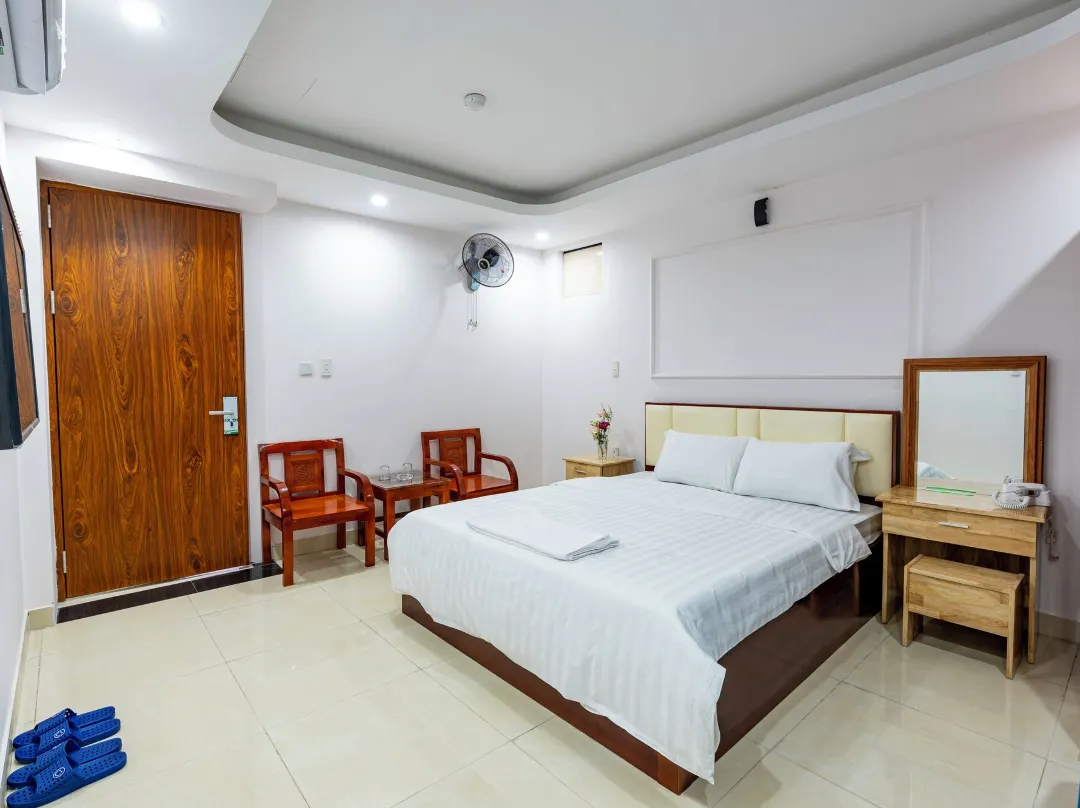 Light Hotel Ha Noi - Thach Ban