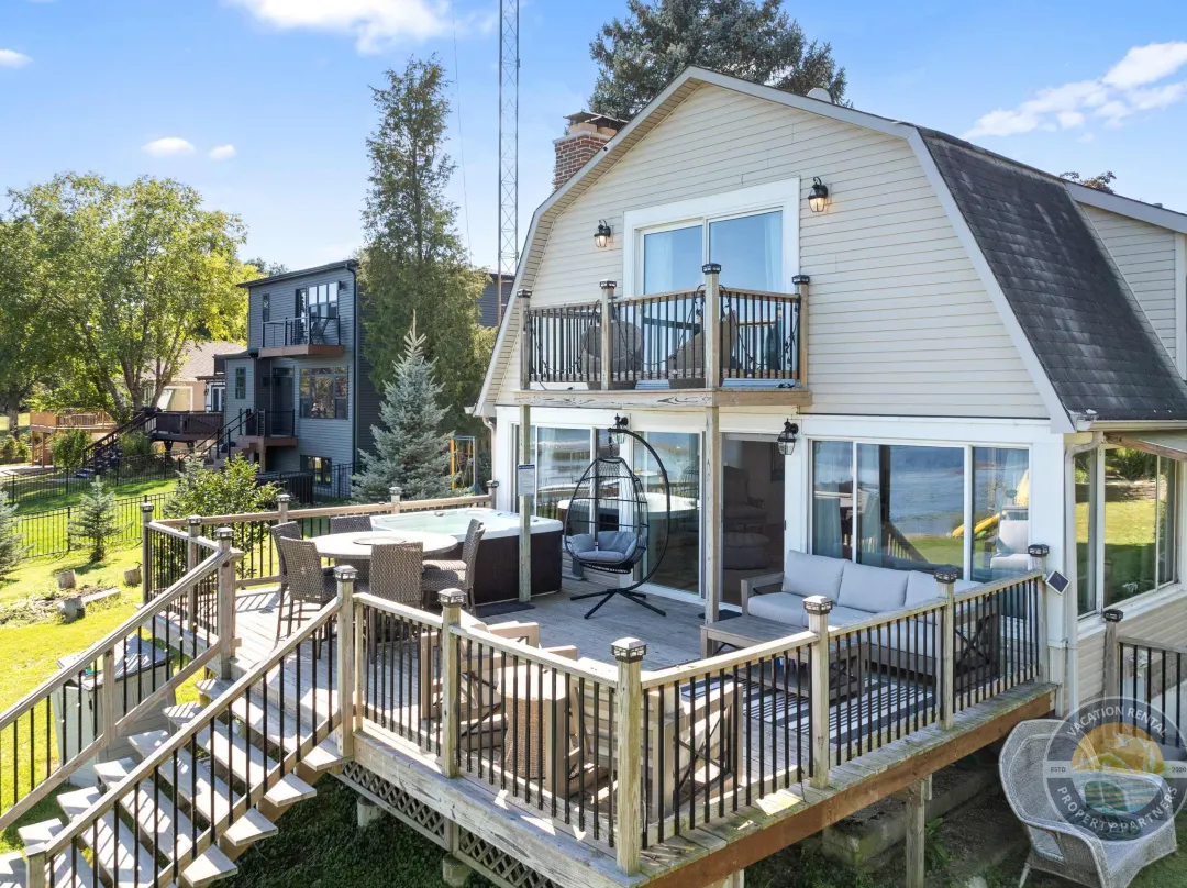 Private Hot Tub And Direct Lake Access - Stunning Lakefront Oasis - Antioch, IL