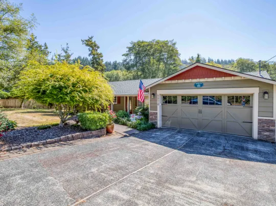 Luxurious Custom Kitchen And Serene Sunroom - Exquisite Nature Retreat - Lincoln City, OR