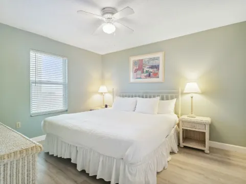 Pelican Beach 1011 - Destin, FL