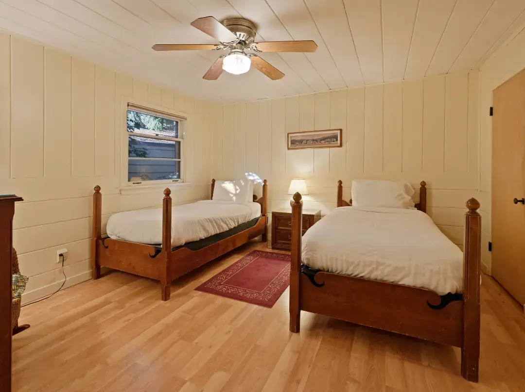Scenic Deck And Gorgeous River Views - Cozy Mountain Getaway - Bend, OR