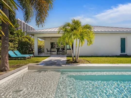 Luxurious Retreat - Private Pool, Jacuzzi, And More - North Miami Beach, FL