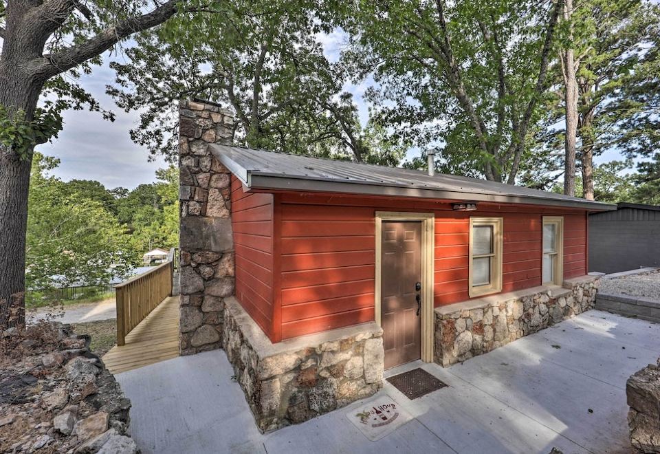 Lakefront Eucha Escape w/ Views & Boat Slip!, Eucha - รีวิว ราคา จองที่ ...