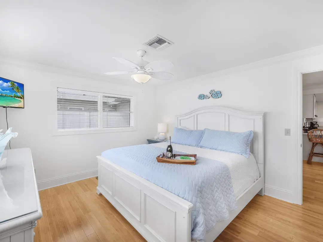 Tropical Oasis With Outdoor Kitchen And Game Area - Inviting Comfort - Marco Island, FL