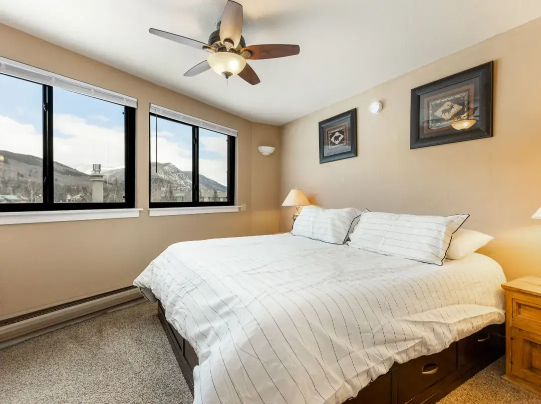 Mountain And River Views With Cozy Living Area - Charming Alpine Retreat - Keystone, CO