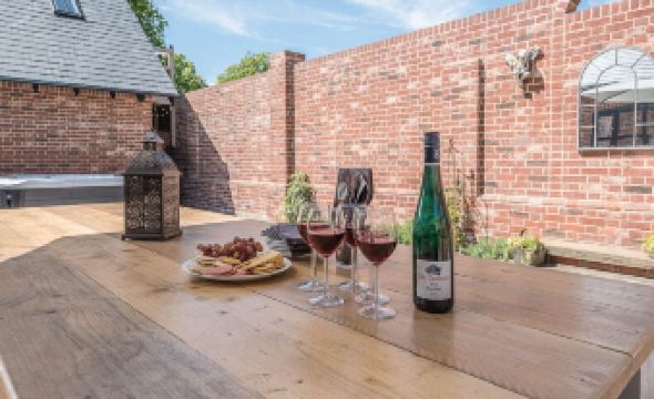 Chapel Cottage at Pond Hall Farm, Stunnning Property with Private Hot ...