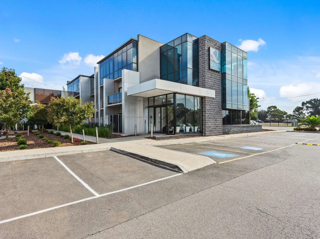 Quality Hotel Taylors Lakes - Melbourne