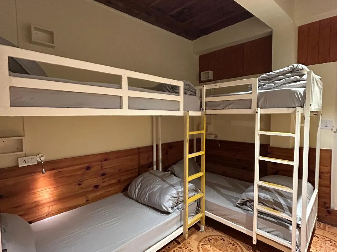 Whoopers Hostel Jibhi - Jibhi
