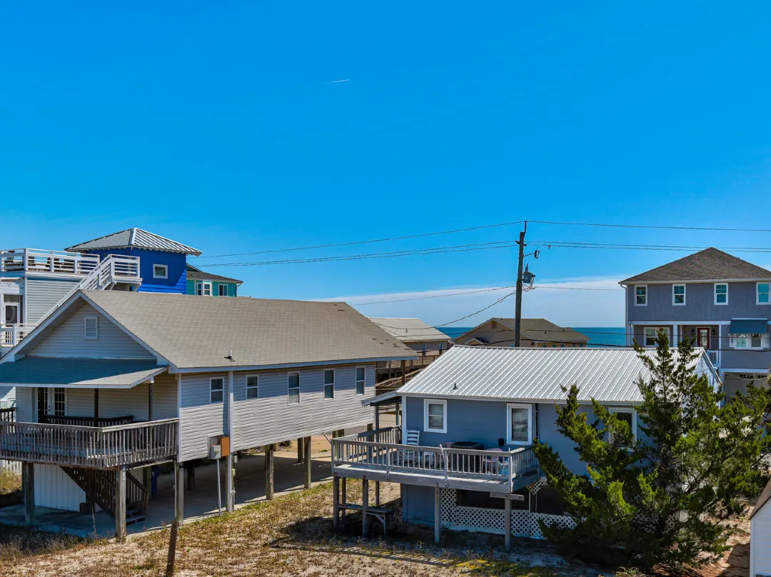 Ocean Views And Spacious Layout - Inviting Coastal Retreat - Carolina Beach, NC