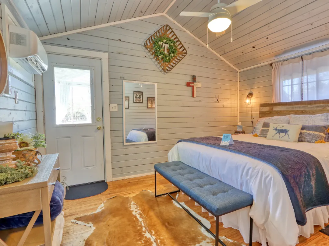 Charming Creek Access And Luxurious Outdoor Space - Stunning Hill Country Retreat - 윔벌리