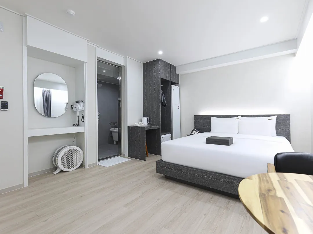 H Evian Hotel - Gwangju