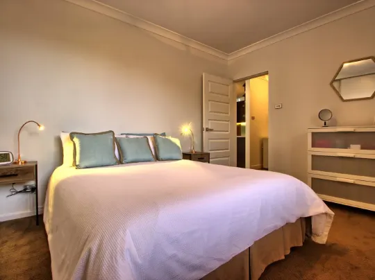 Modern North Adelaide 2 Bedroom W/wifi + Parking - Adelaide