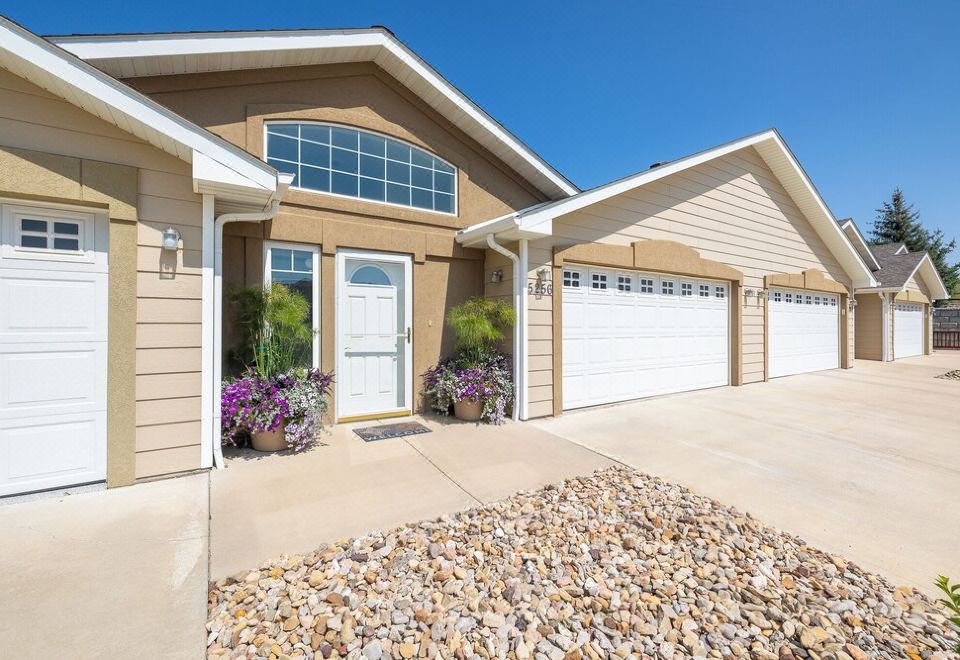 Two bedroom townhome, central to most popular destinations within Rapid ...