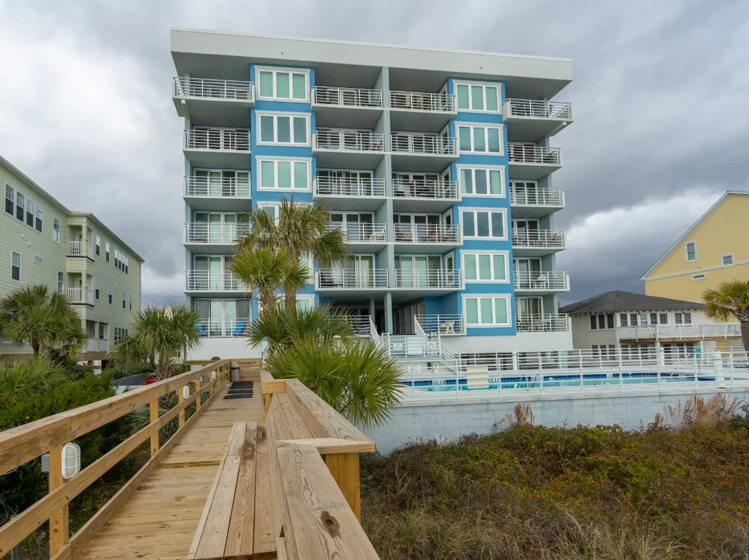 Spacious Oceanfront Balcony And Pool Access - Stunning Family Retreat - North Myrtle Beach, SC