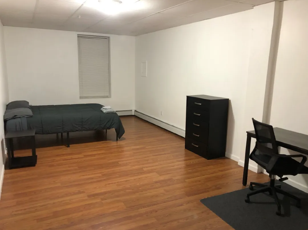 Large Apartment Sleeps Up To 8 People With Direct Nyc Manhattan Train Only 5 Minute Walk Away - New York City