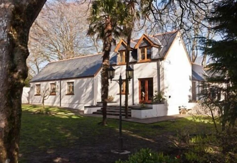 Little Red Rooster Rest and Spa, Tenby: Latest Price & Reviews 2024