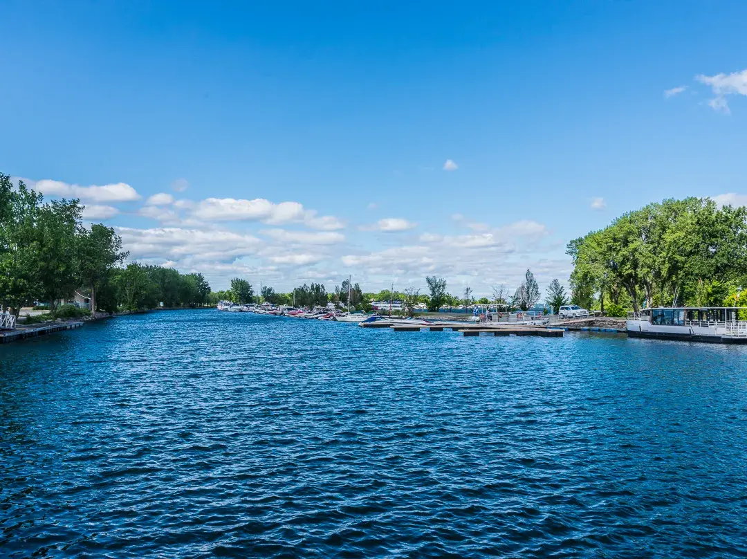 Heritagemtl - Bord De L'eau, Parking, Aéroport, 15 Personnes - Montreal
