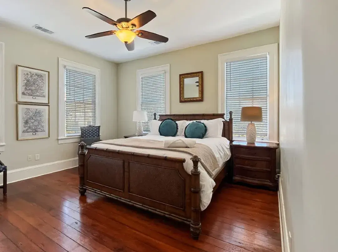 Elegant Upper Unit In Historic Savannah - Savannah, GA